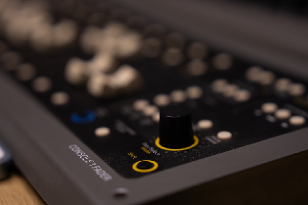 Make melodic house: Pro Clean Low End | The Ghost Production